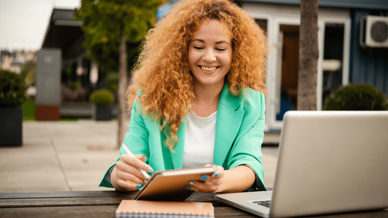 What is a Digital Nomad and How to Become One?