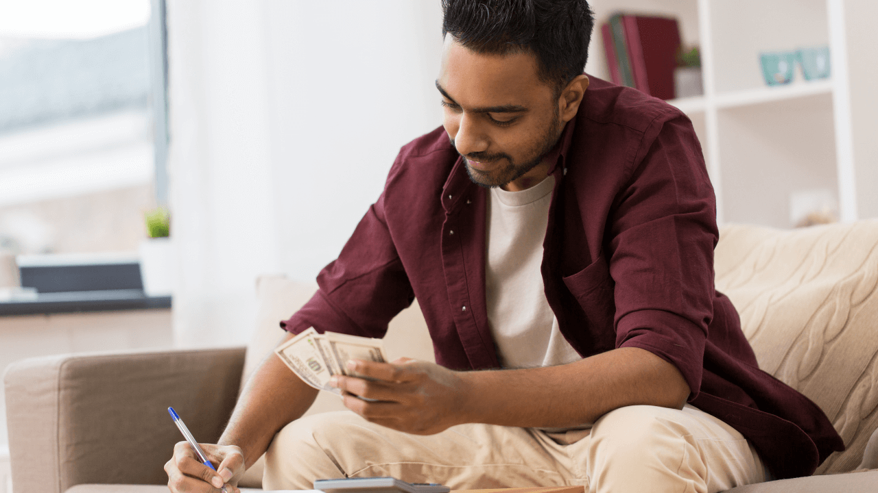 What does closing balance mean? What is the closing balance formula?